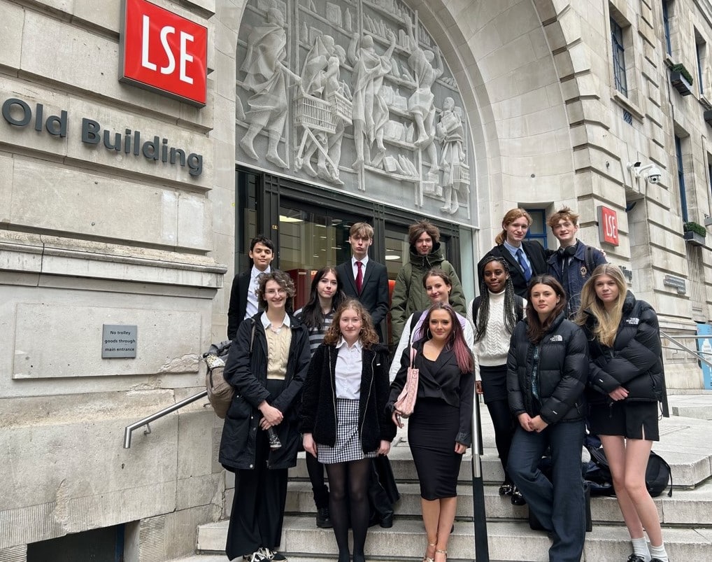 Drama at Model United Nations Conference – Esher Sixth Form College